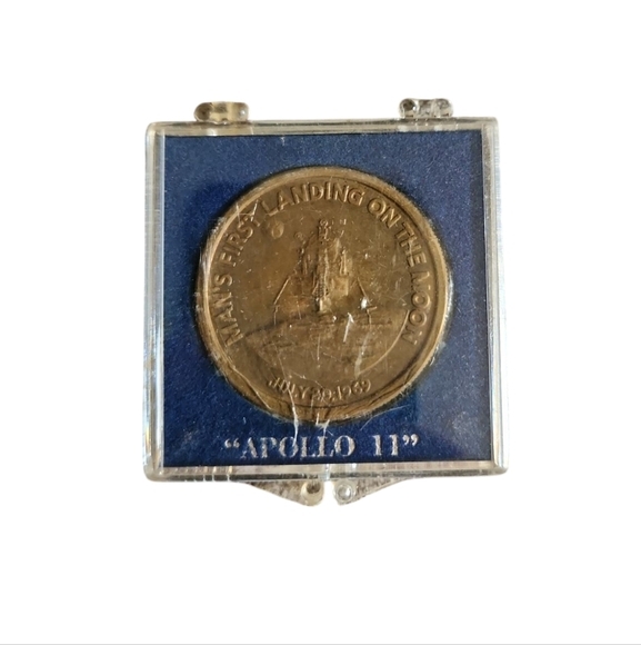 Accessories | Vintage Bronze Toned Apollo 11 Commemorative Coin In ...